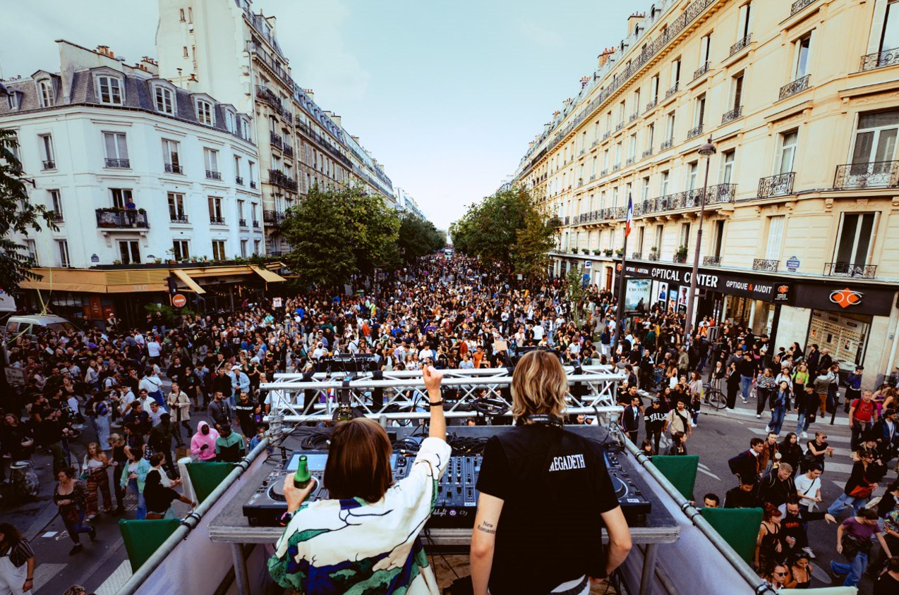 Les 25 ans de la Techno Parade, vus depuis le char Sacem Adami ...